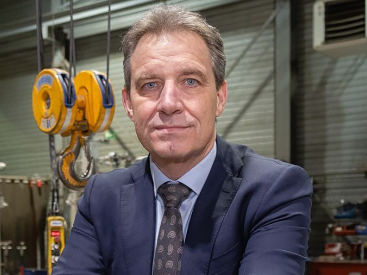 VOMI - Toine Roks neemt voorzittershamer VOMI over van Ivo van Vliet